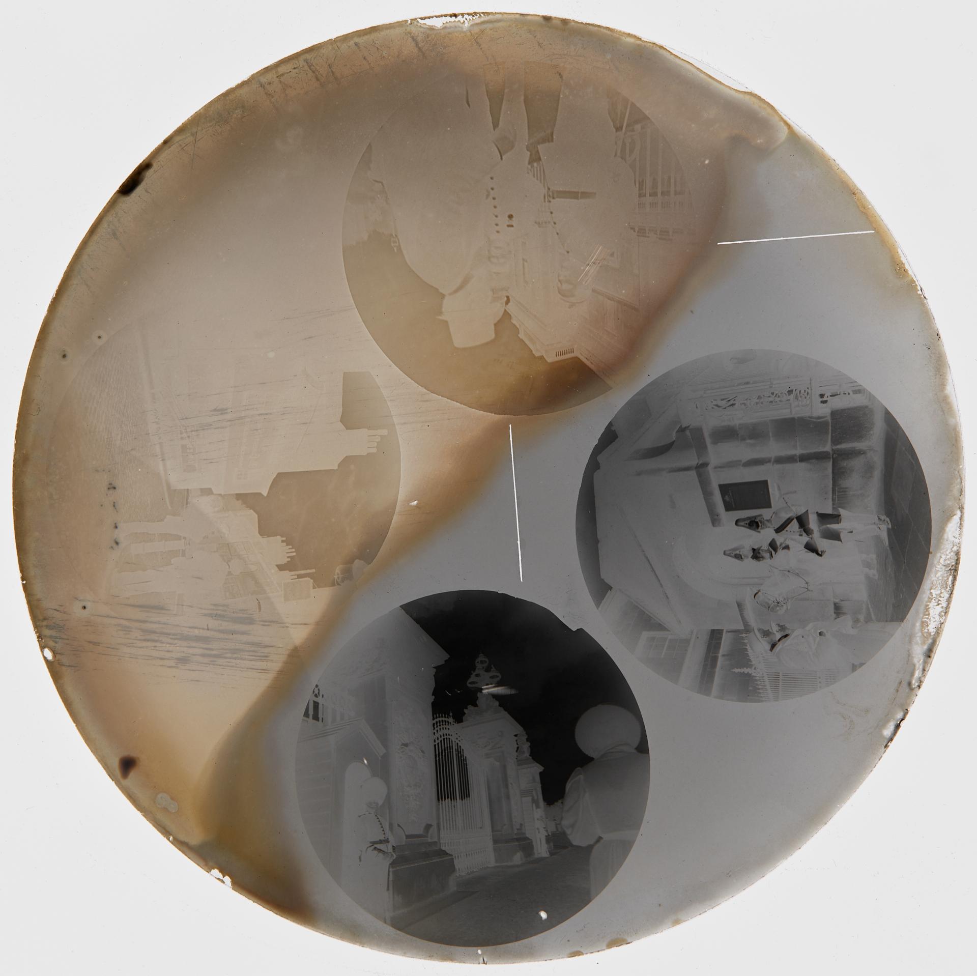 [Buckingham Palace (glass negative disc from Stirn No. 2 Camera ...